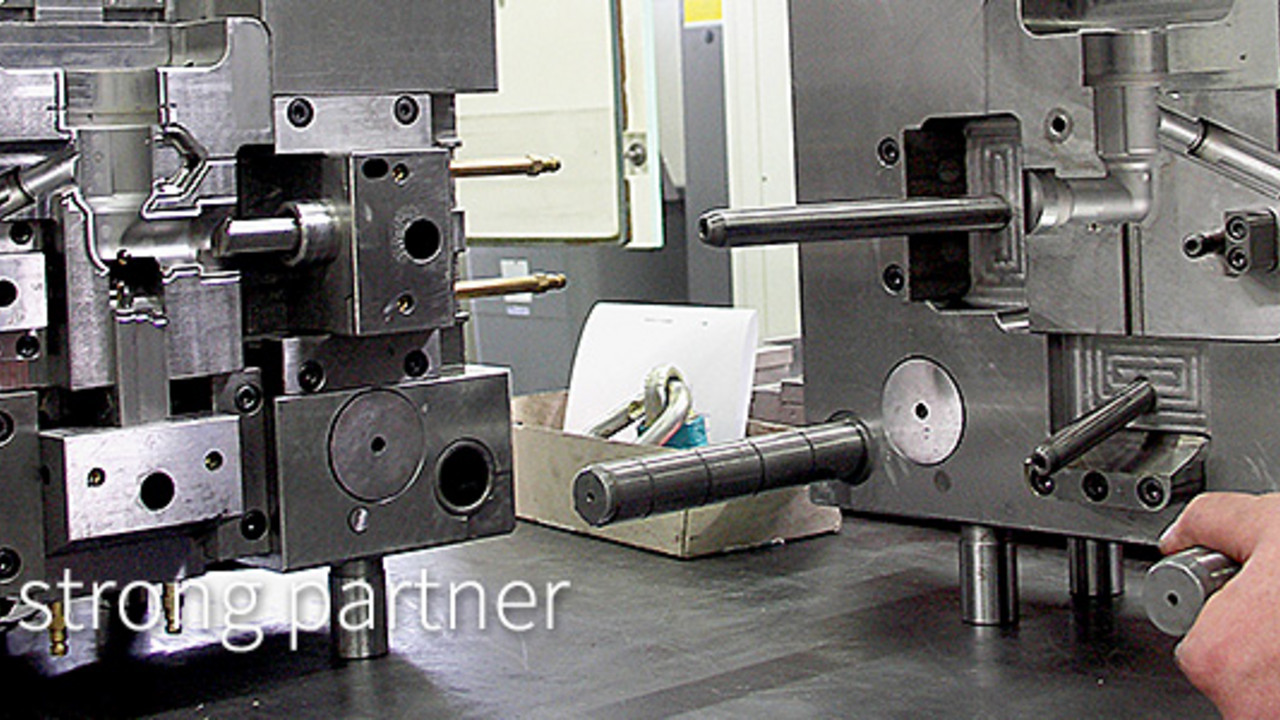 Tool and mold construction - Weber Kunststofftechnik GmbH